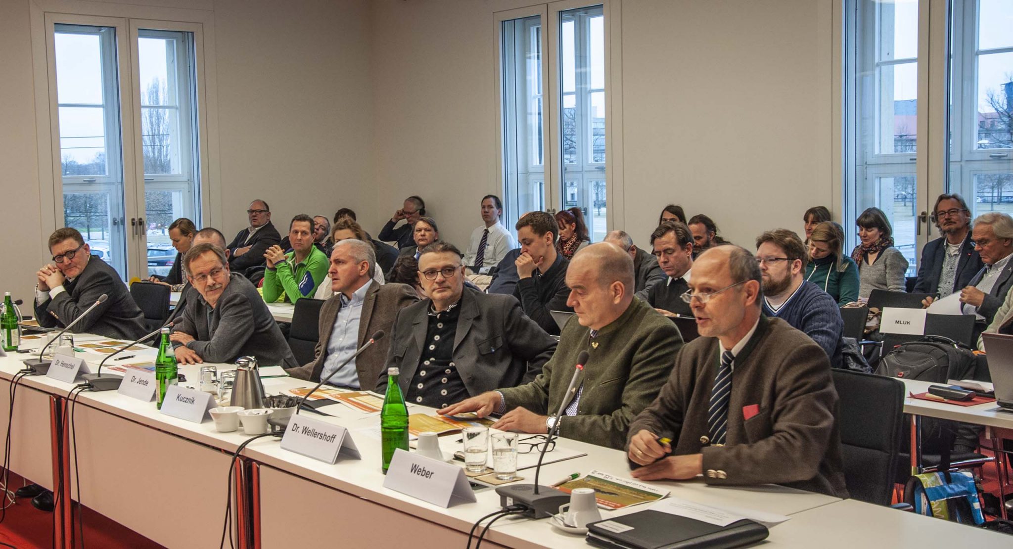 Anhörung der „Initiative Bienen summen“ im Potsdamer Landtag ...